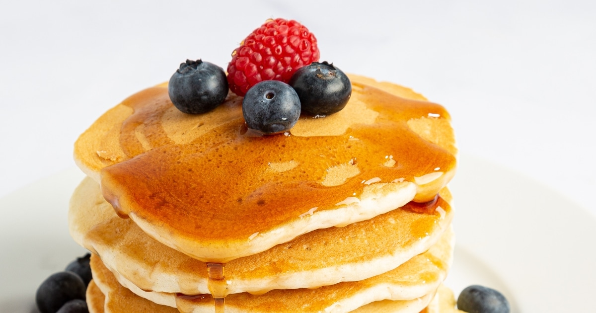 11 High Protein Calorie Deficit Breakfast Ideas (All Under 400 Calories)
